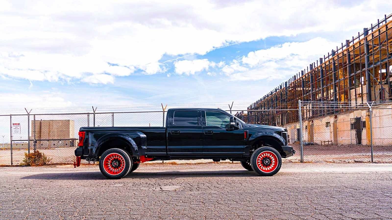 F-350 Super Duty Dually Smacks Other Trucks Open Handedly - Ford Truck ...