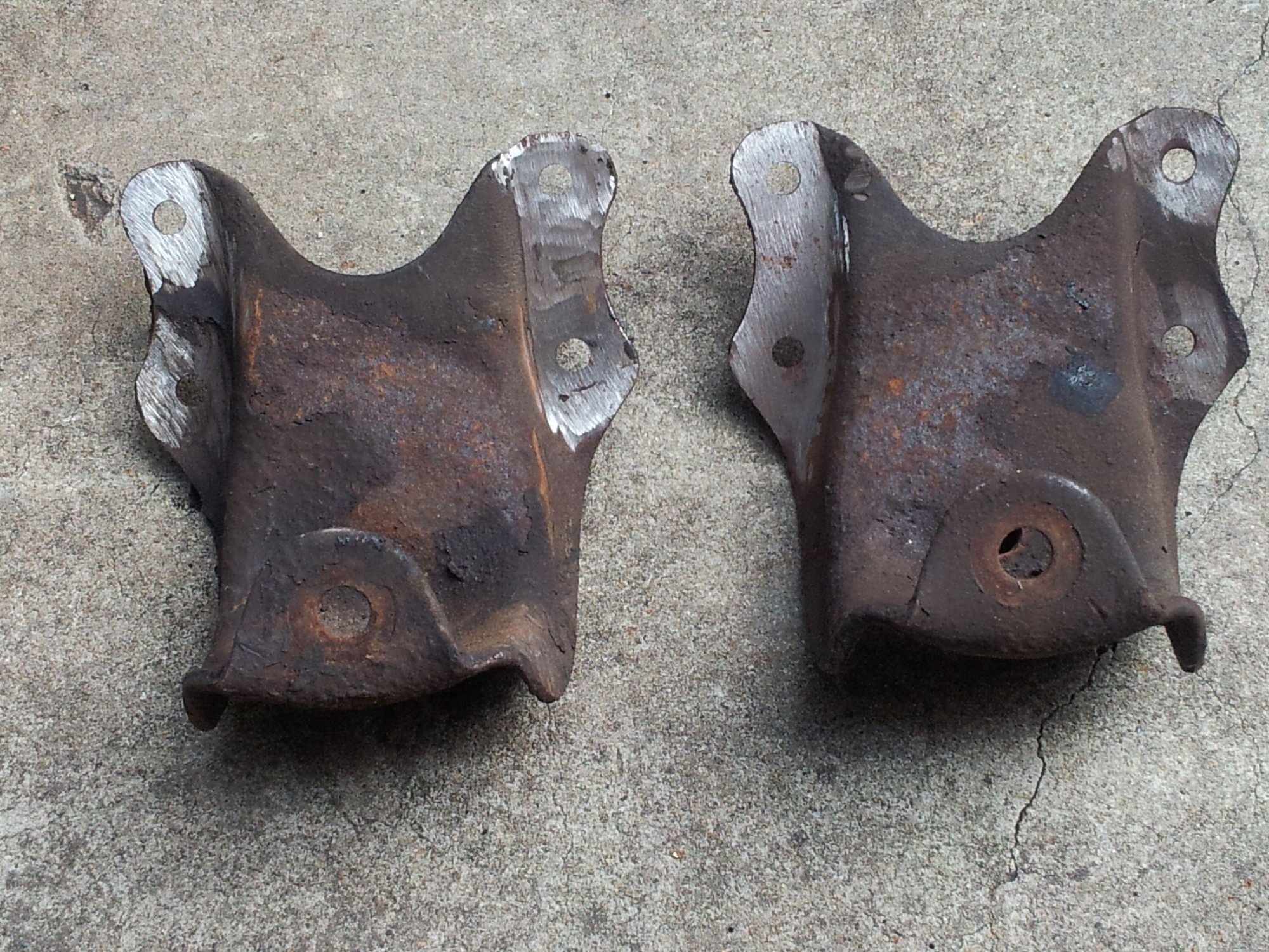 Rear leaf spring hanger bracket-1970 f100 4x4 - Ford Truck Enthusiasts ...