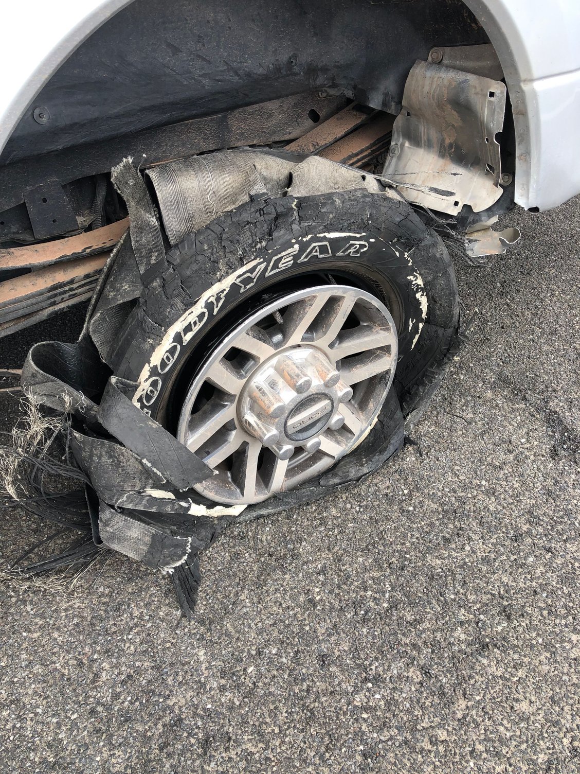 2019 F350 rear tire exploded on I 40, where to buy new rim - Ford Truck ...