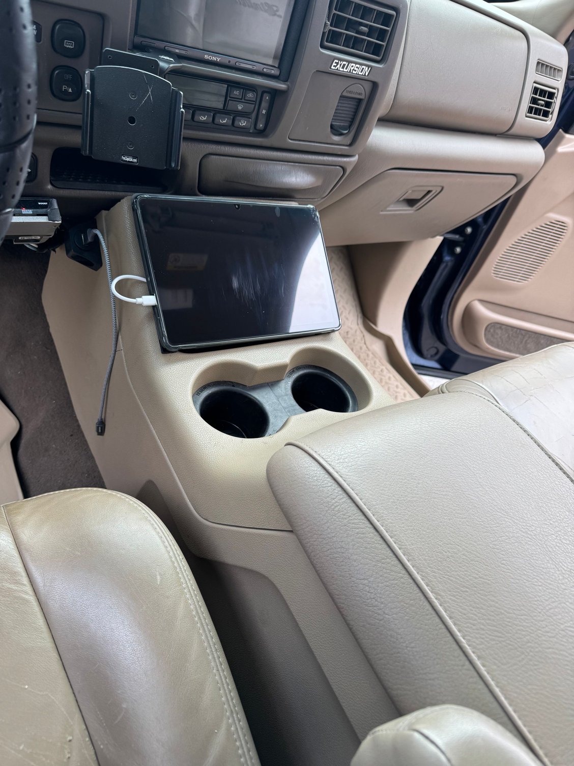 Console Swap from Mid 2000's Expedition to 05 Excursion - Ford Truck ...