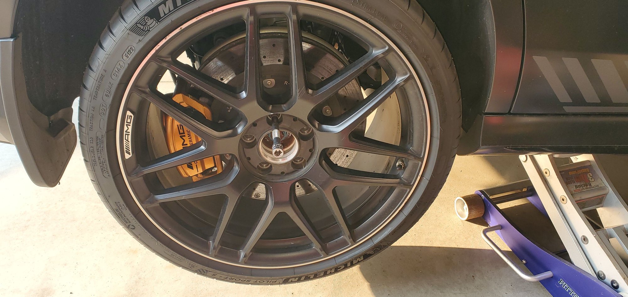DIY: 18 E63s CCB brake pad replacement - MBWorld.org Forums