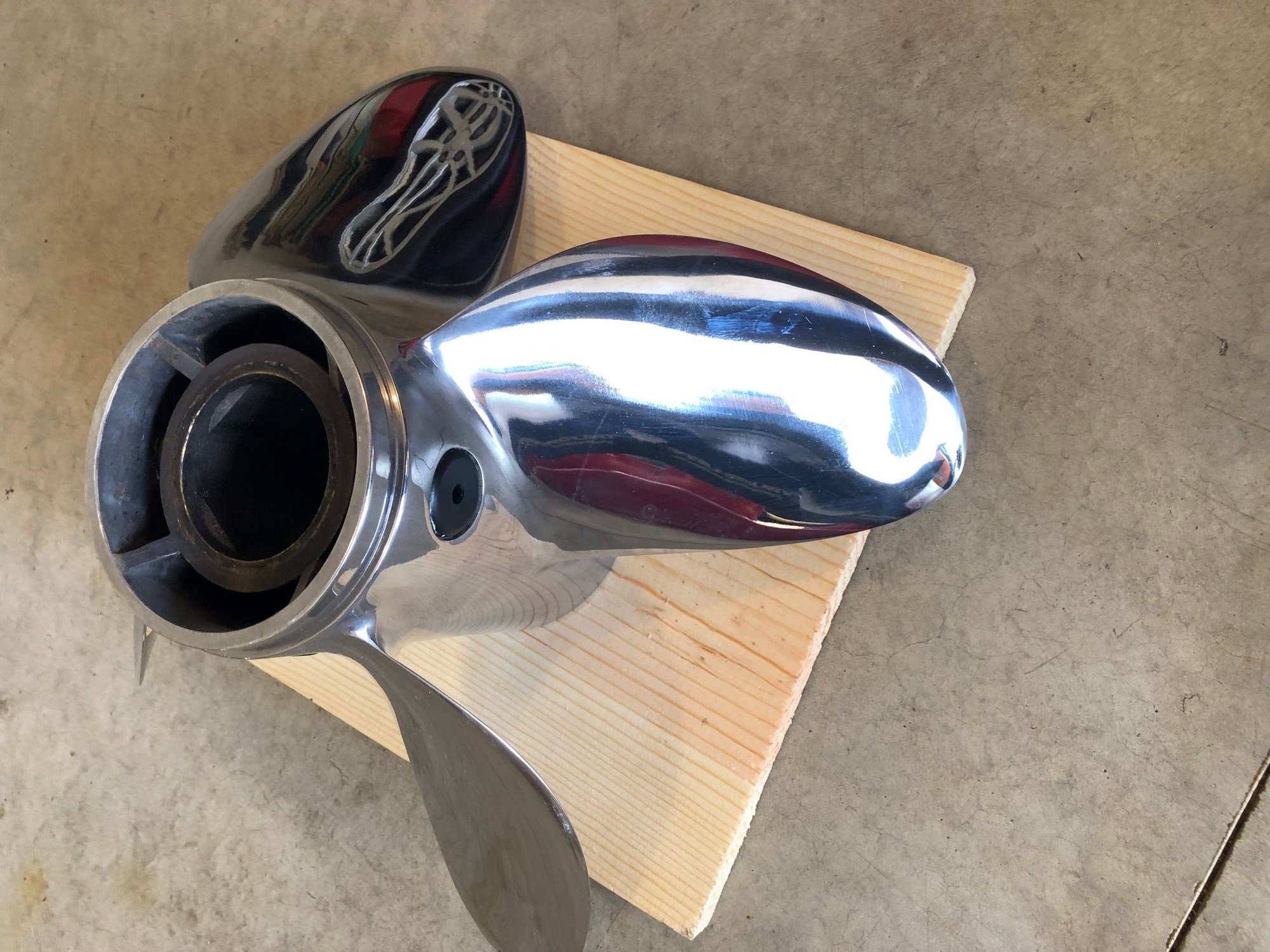 BBlades 4 speed, 24 pitch prop, excellent condition - Offshoreonly.com