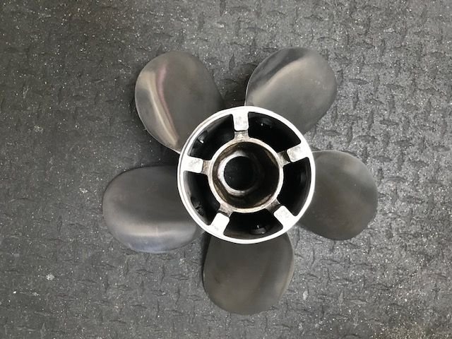 Mercury Maximus prop 28P - Offshoreonly.com