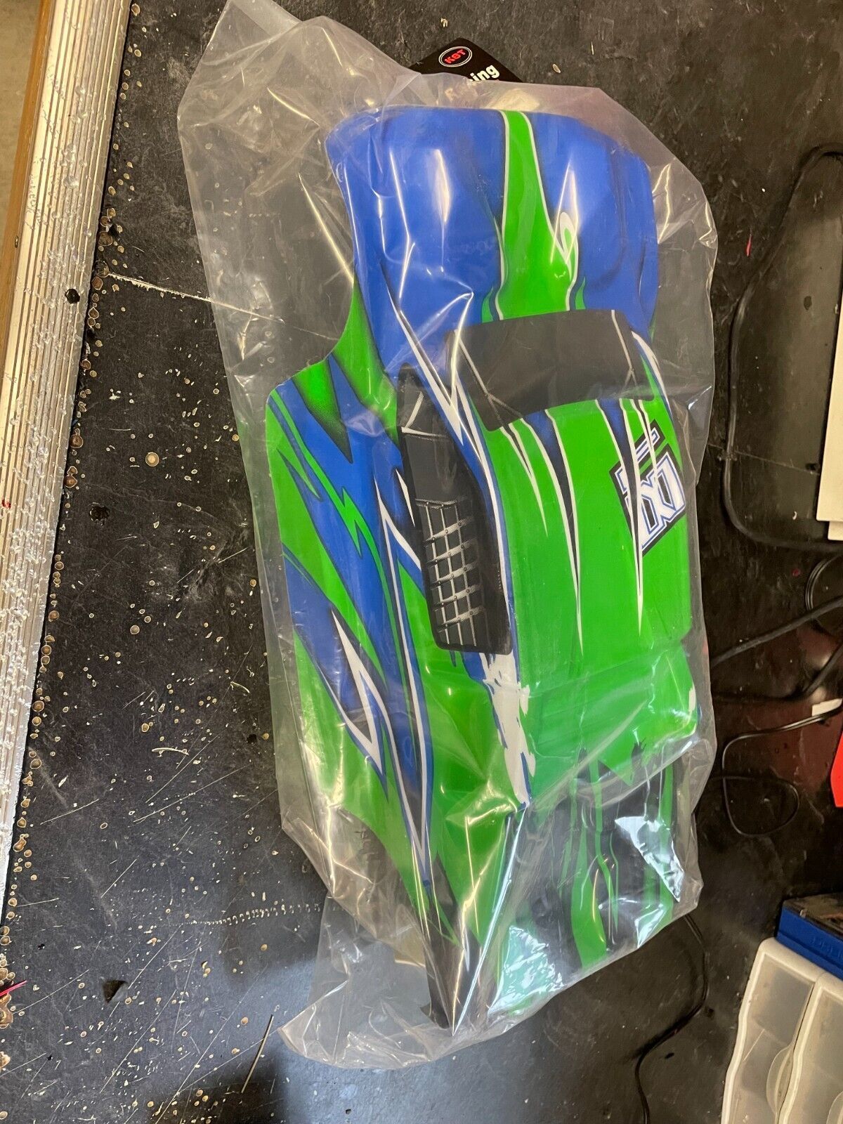 Caster Racing 1:8 E Truggy F8T 2.0 4WD ARTR & Batteries & Parts - R/C ...