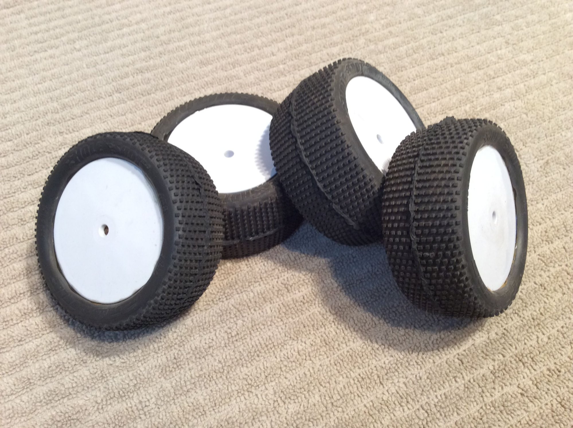 Associated B44/B44.1 New Wheels & Tires (Proline Hole Shots) - R/C Tech ...