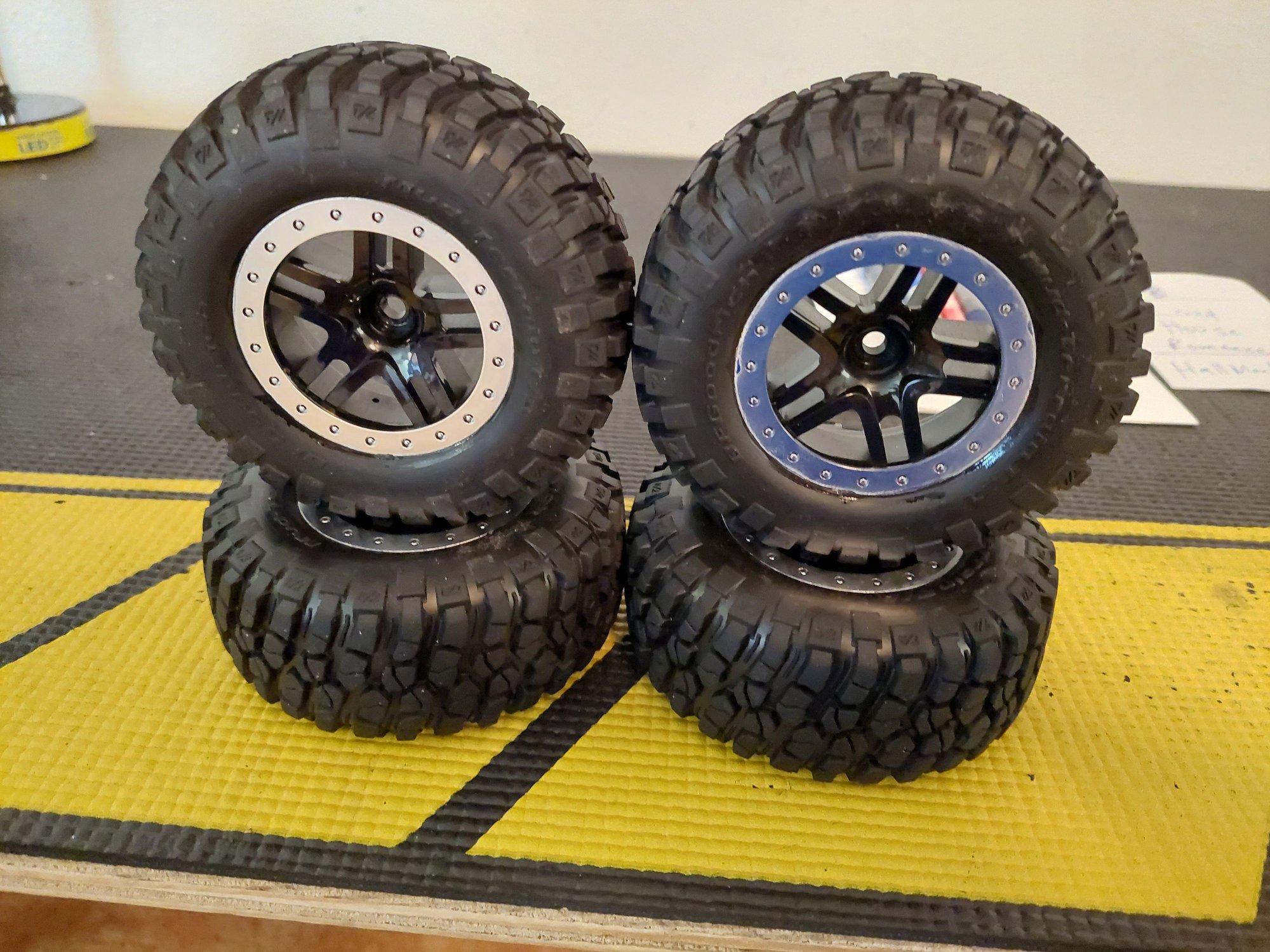 New traxxas slash stock spec tires/wheels - R/C Tech Forums