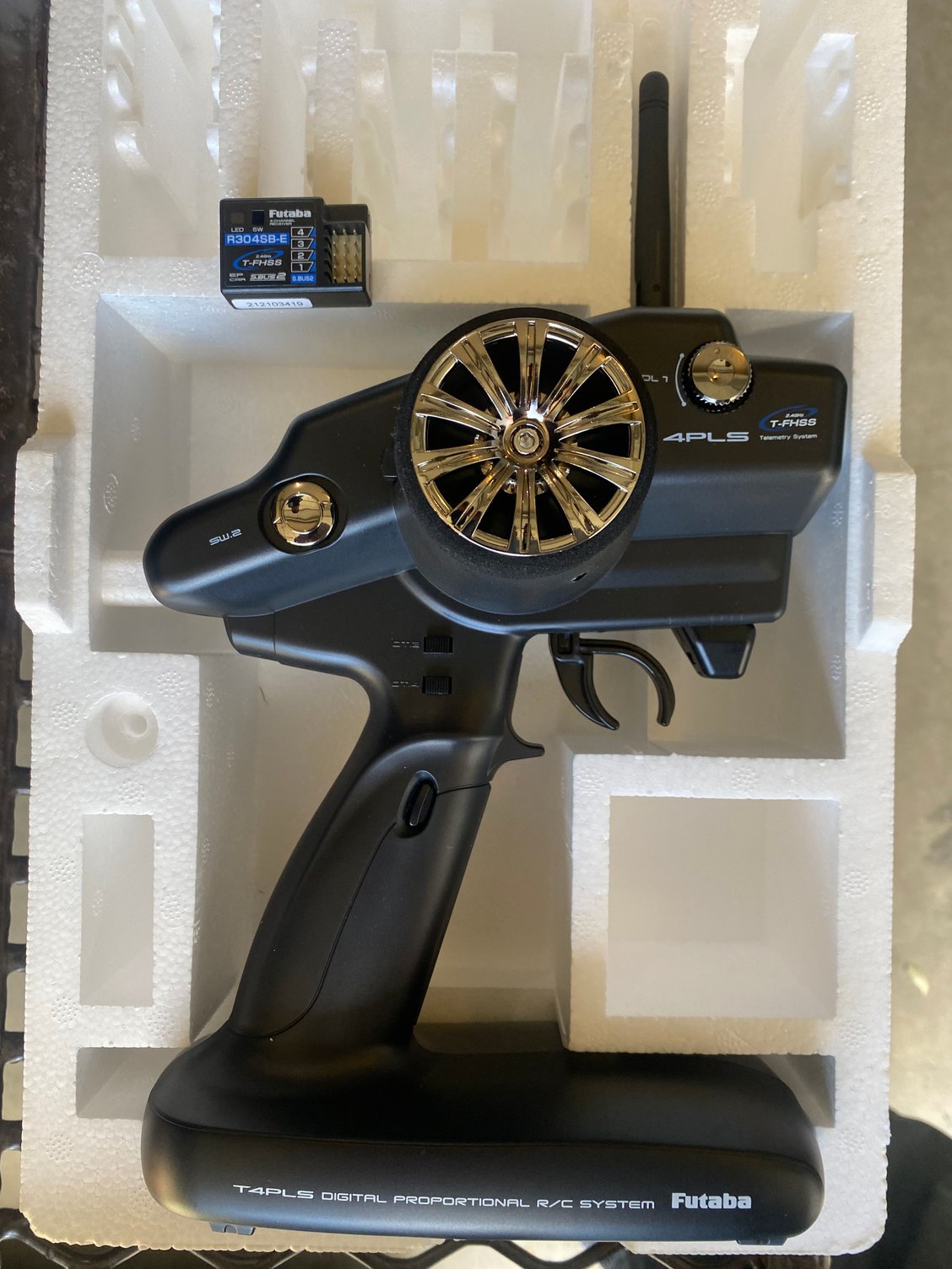 Futaba 4pls with receiver used 1 time - R/C Tech Forums