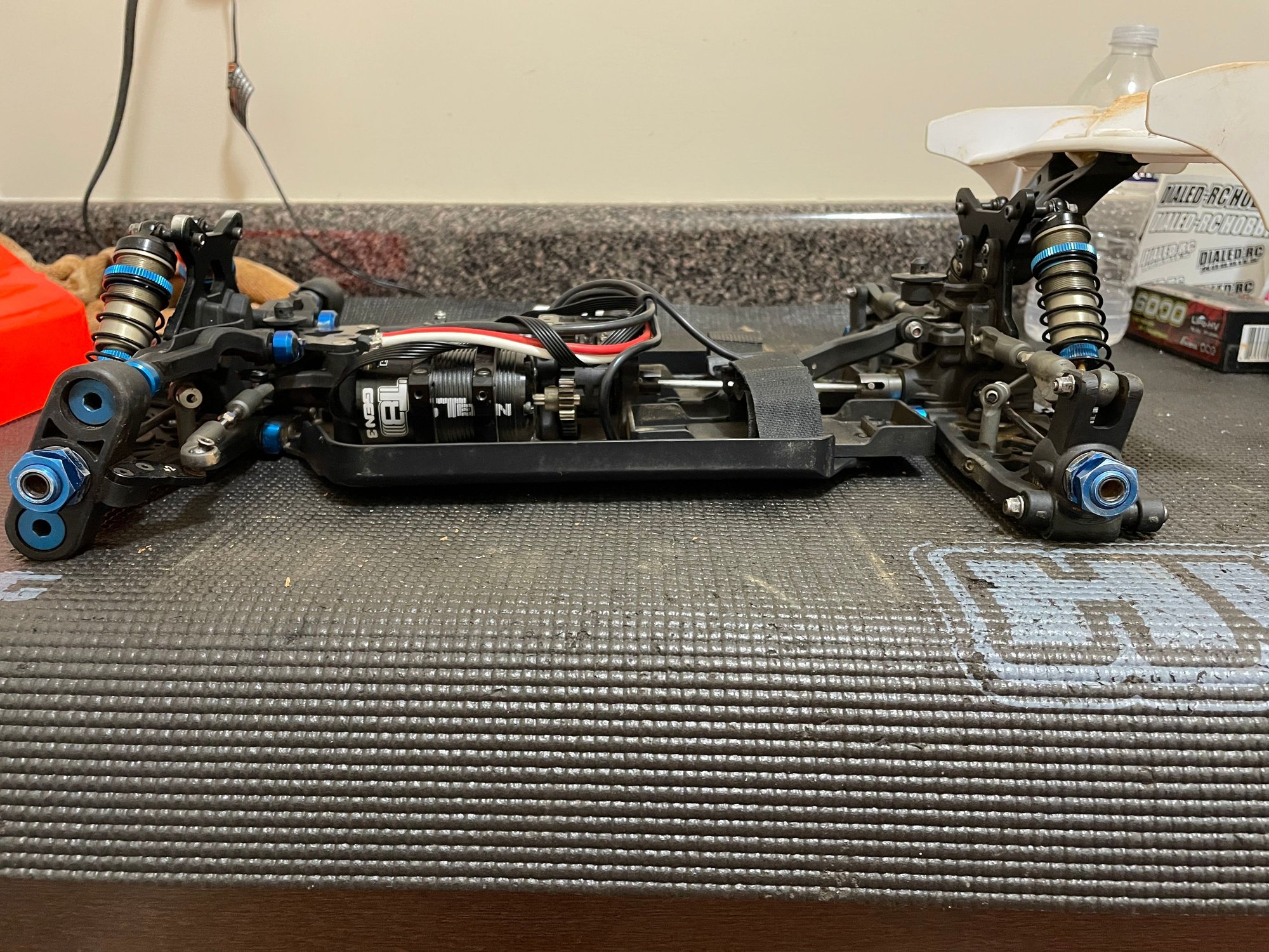 AE Rc8b4e roller - R/C Tech Forums