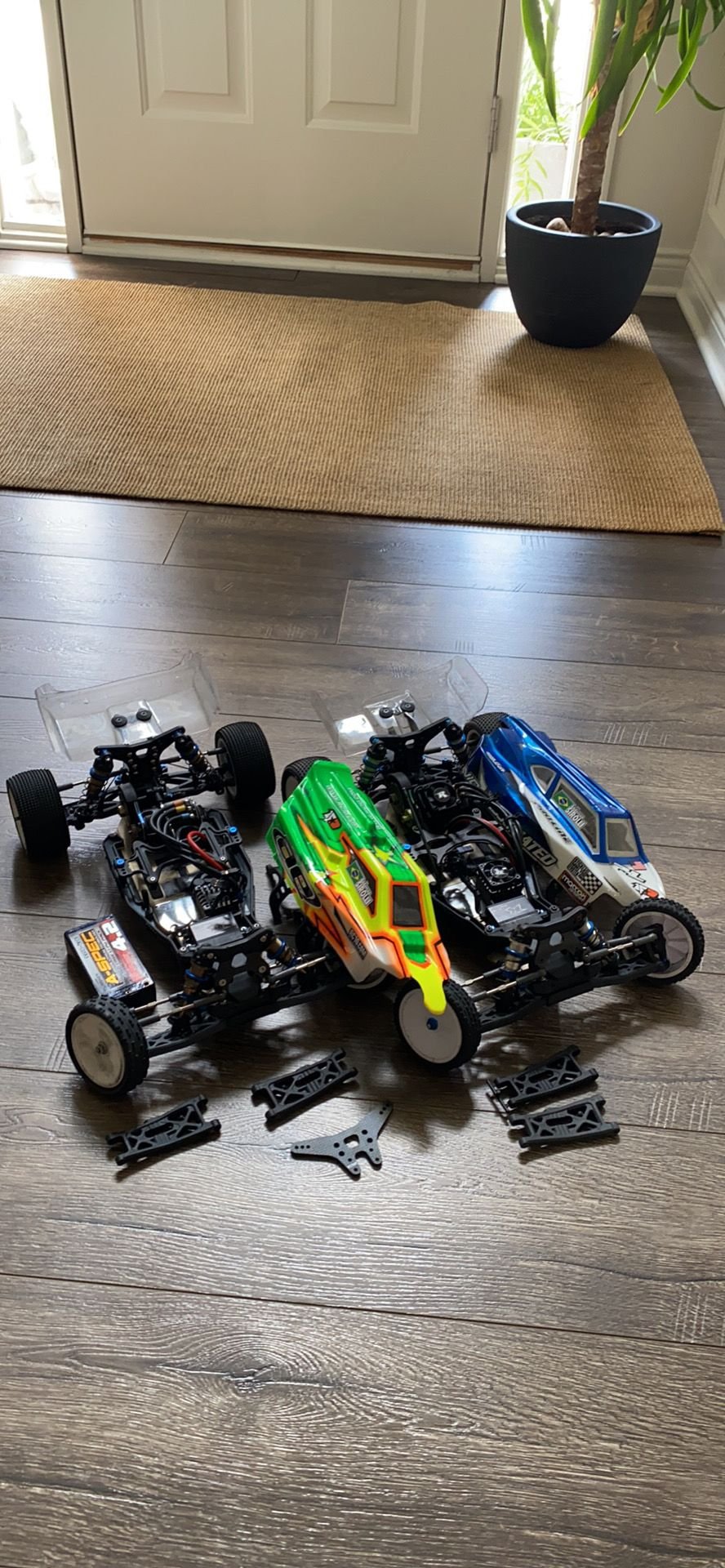 Two Team Associated RC10B6.1 (mod and stock) ARTR, Reedy Servo 1206, 510R ESC ++++ !! - R/C Tech ...