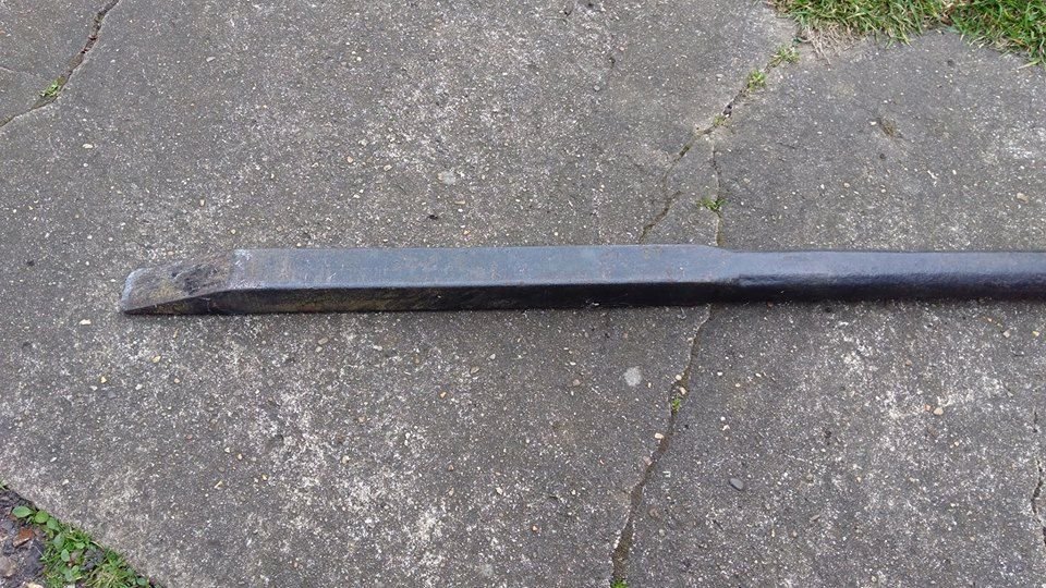 Is this crow-bar thing all one piece? - RCU Forums