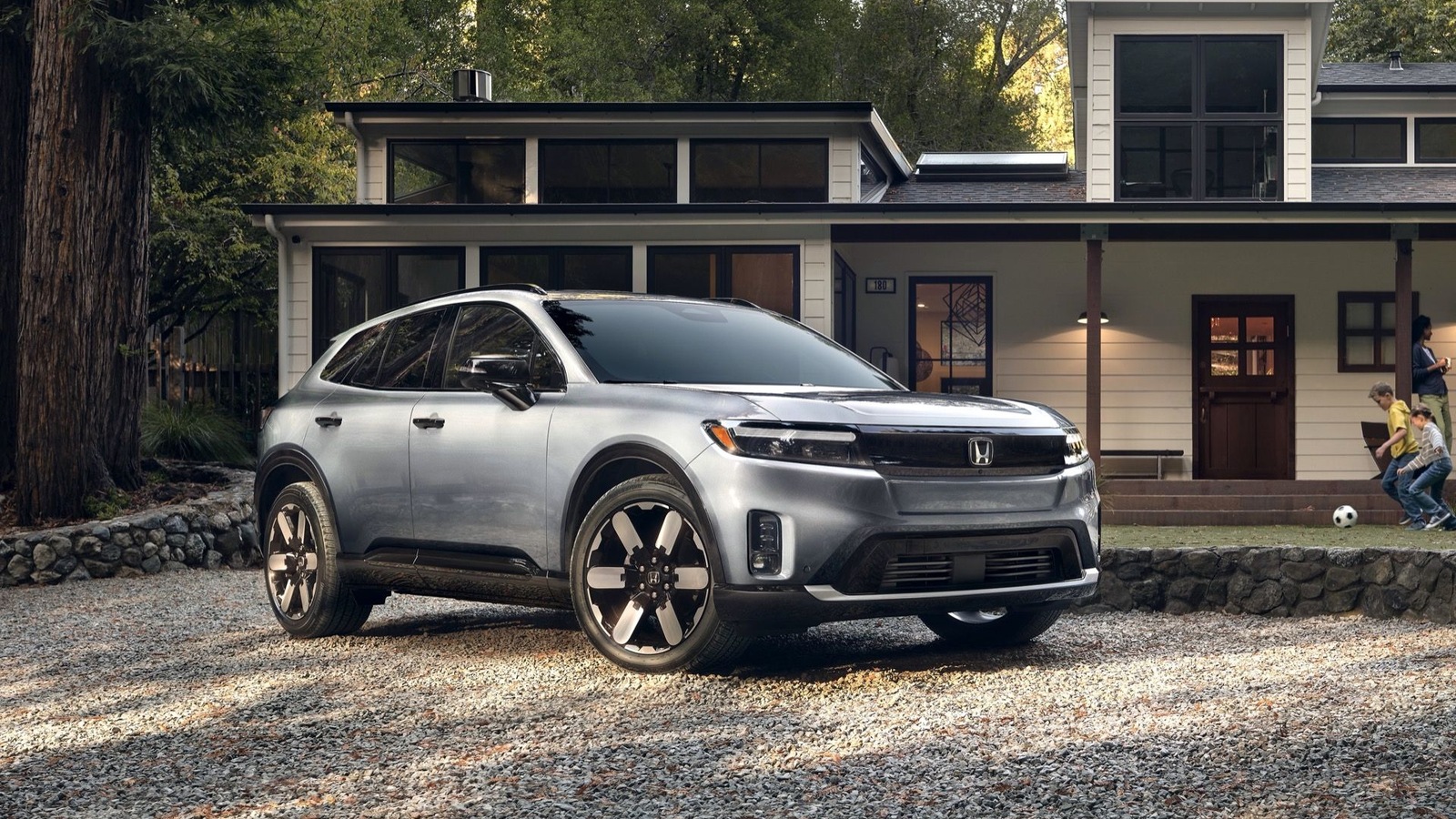 Toyota reveals new fuel-cell stack, isn't giving up on hydrogen cars