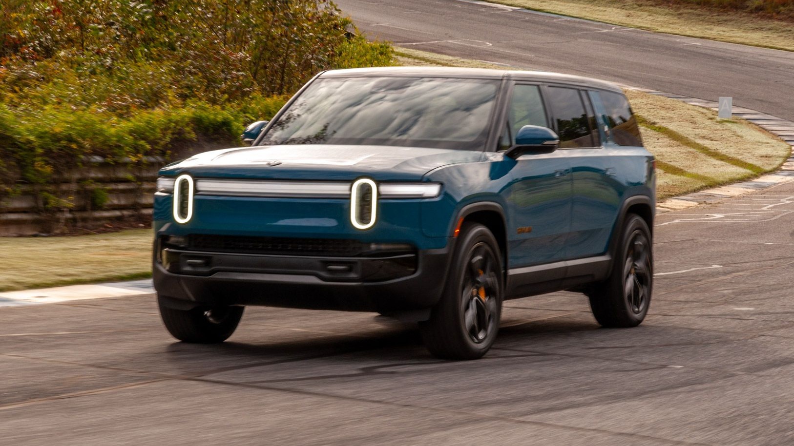Rivian R1S: Motor Authority Best Car To Buy 2025 finalist