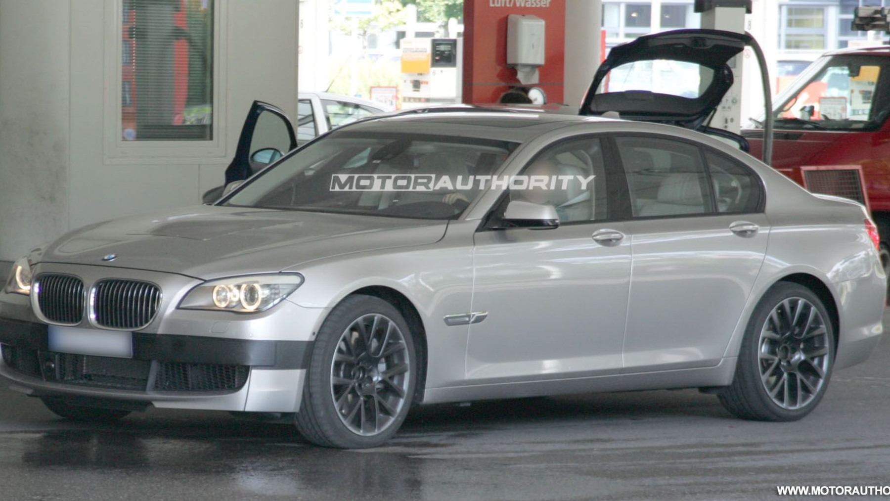 BMW 7-series M-Sport package makes early debut