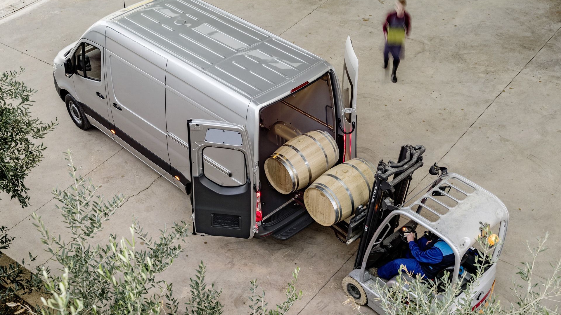 2019 Mercedes-Benz Sprinter revealed