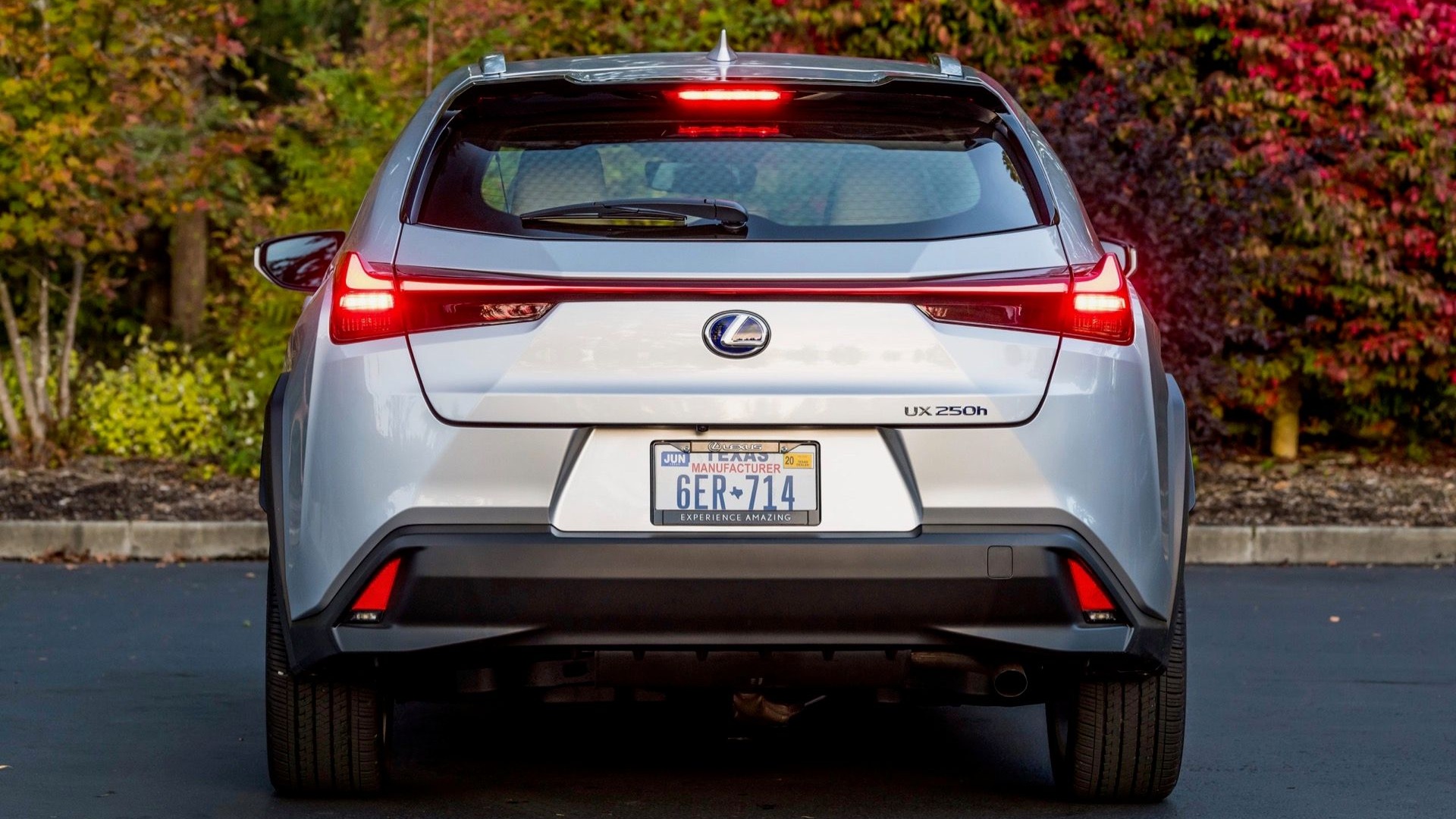 2022 Lexus UX: 39-mpg urban luxury crossover refresh doesn't include a ...