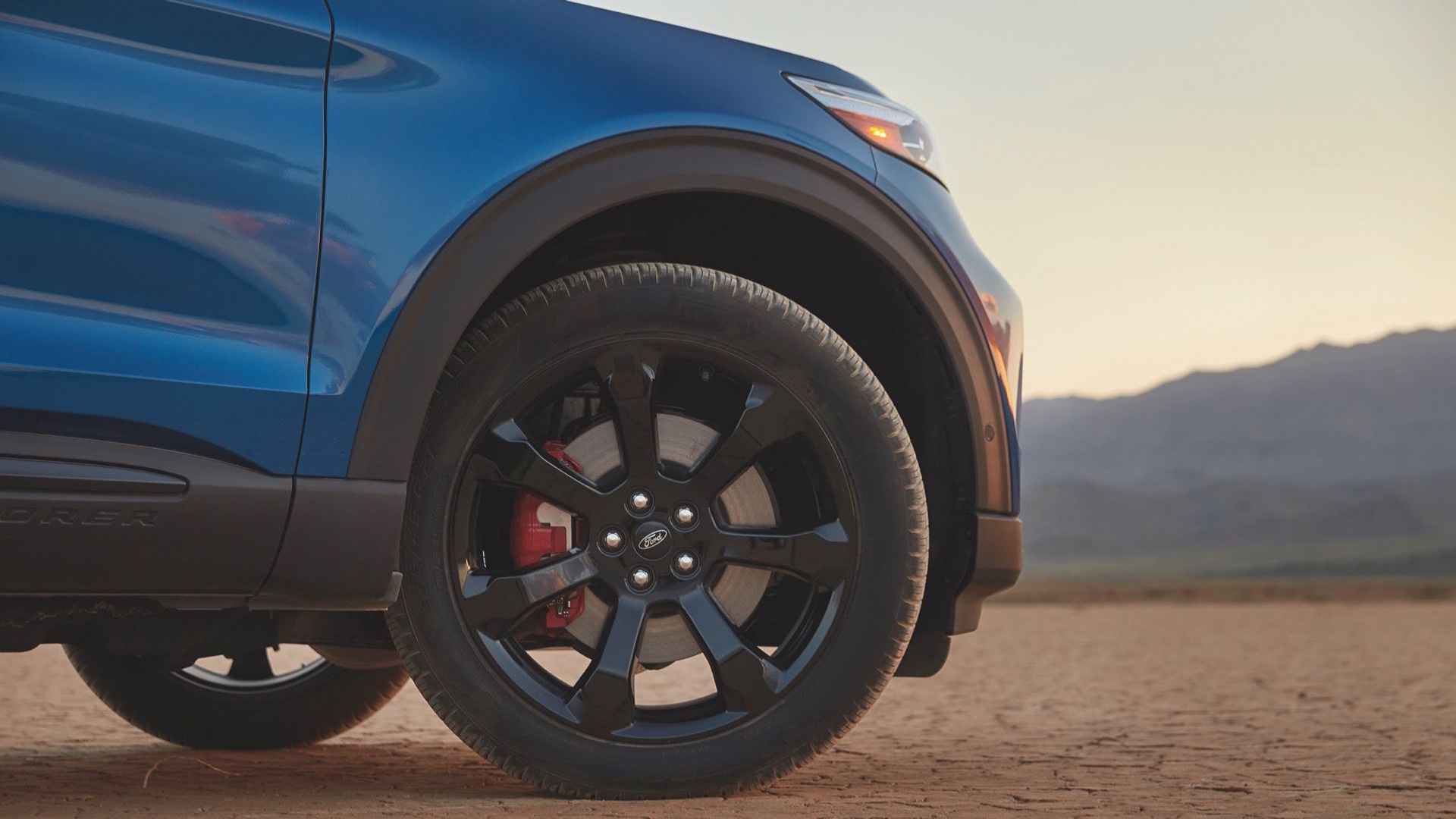 2022 Ford Explorer ST aims for enthusiasts with rear-wheel-drive option