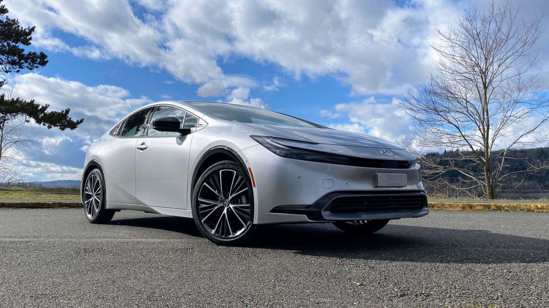 Review: 2023 Toyota Prius looks like an electric sequel but fits the ...