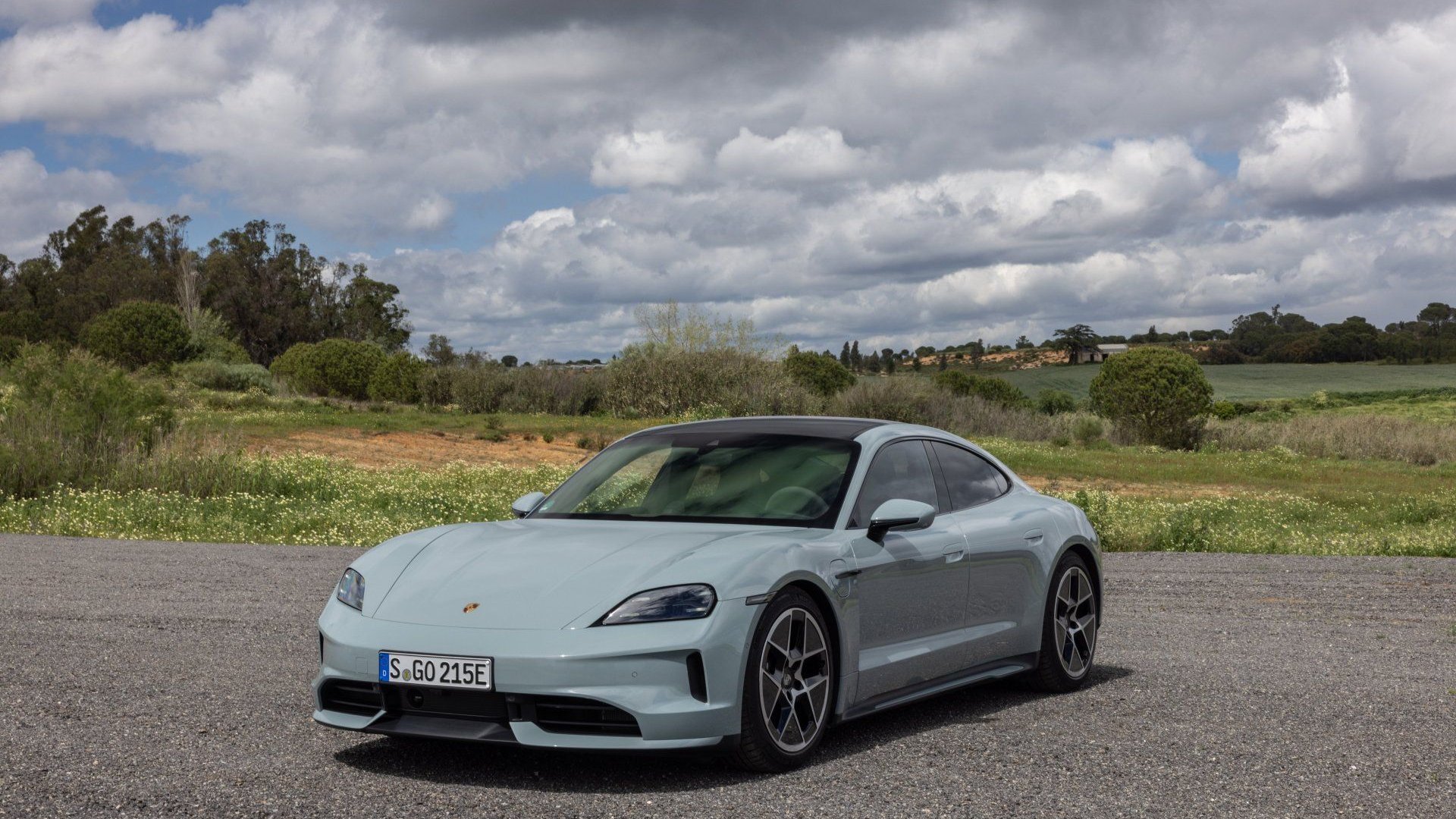 2025 Porsche Taycan goes further, charges faster, all with more power