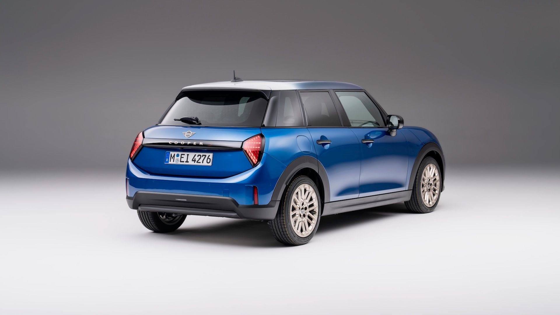 2025 Mini Cooper 4-Door debuts with gas engines