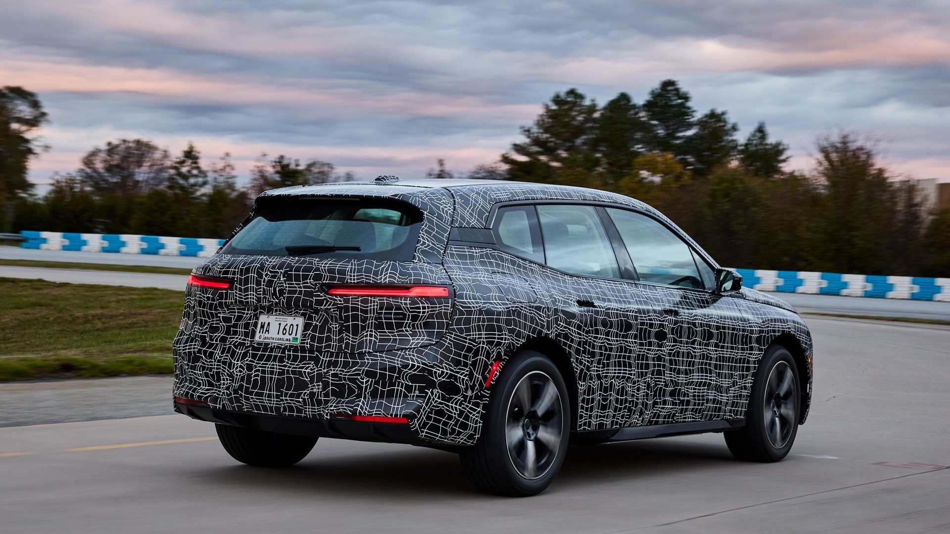 2026 BMW iX bridges the Neue Klasse EV current