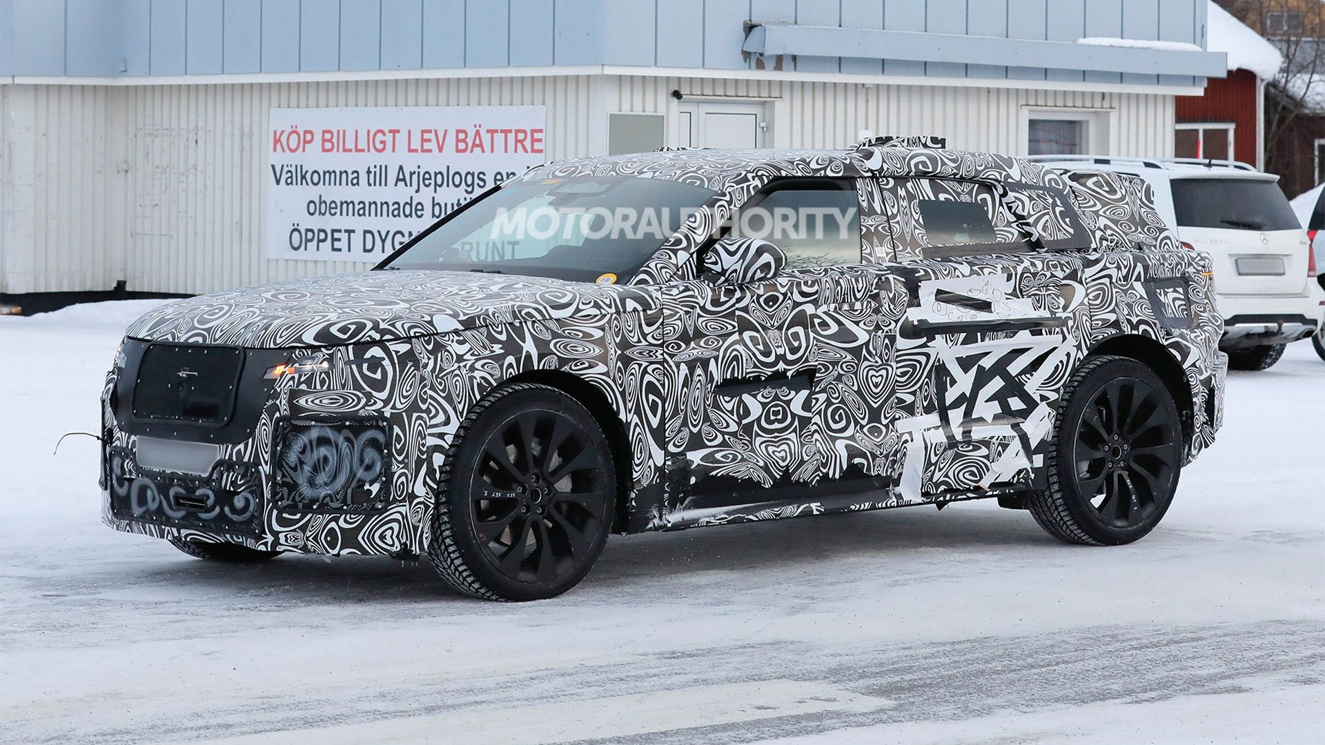 2026 Range Rover Velar successor caught on video