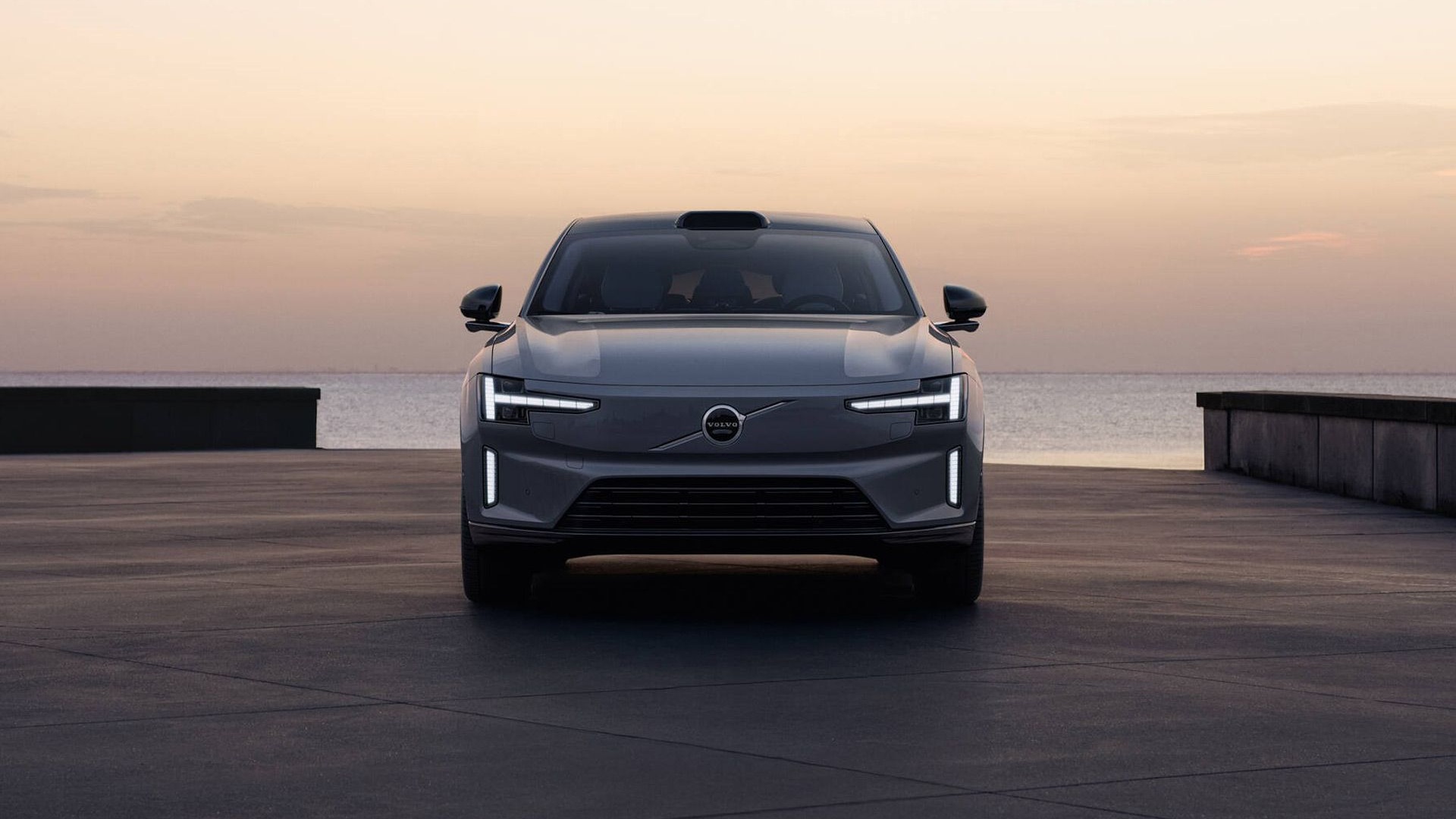Volvo ES90 electric hatchback lands with 800-volt tech, 670 hp