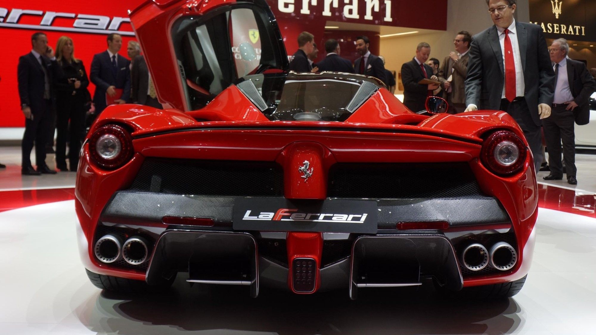 Ferrari decides to build 1 more LaFerrari, for a good cause