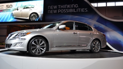 2012 Hyundai Genesis R-Spec Sedan Live Photos: 2011 Chicago Auto Show