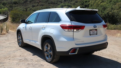 2017 Toyota Highlander Hybrid: brief drive of updated three-row SUV