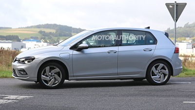 2020 Volkswagen Golf GTE spy shots