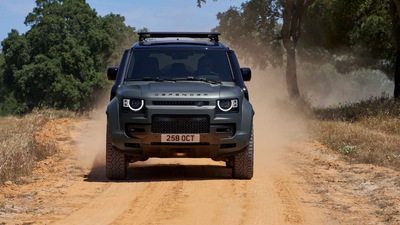 2025 Defender Octa debuts as tough off-roader packing 626 hp