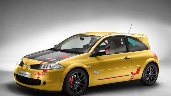 Renault Sport Experience: touring Europe with hot hatches