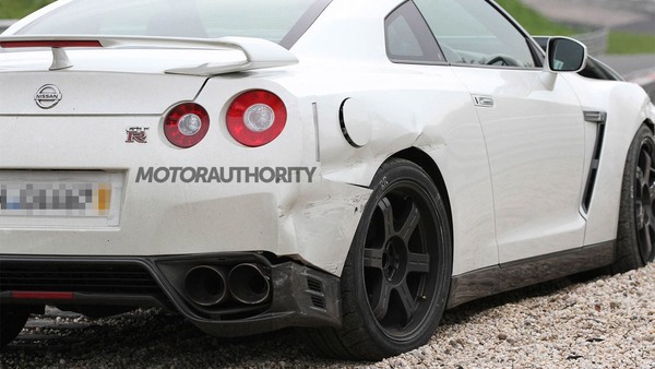 2013 Nissan GT-R Crashes On The Nürburgring