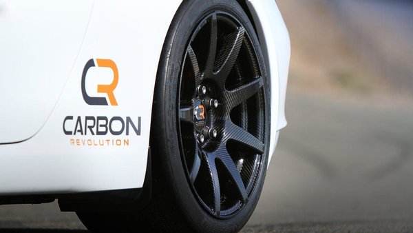 Carbon fiber wheels: a costly upgrade, but better performance?