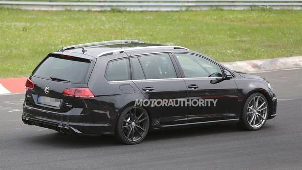 2015 Volkswagen Golf R Wagon Spy Shots