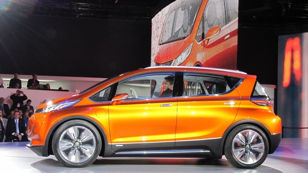 Chevrolet Bolt Concept: 200-Mile, $37,500 Electric Car Concept (Live ...