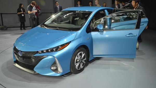 2017 Toyota Prius Prime plug-in hybrid promises 22 miles electric range ...