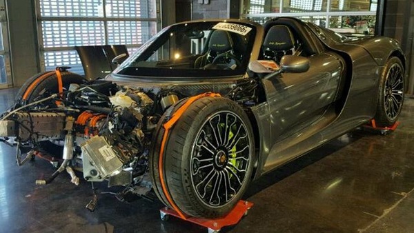 After failing to sell, wrecked Porsche 918 Spyder starts new auction