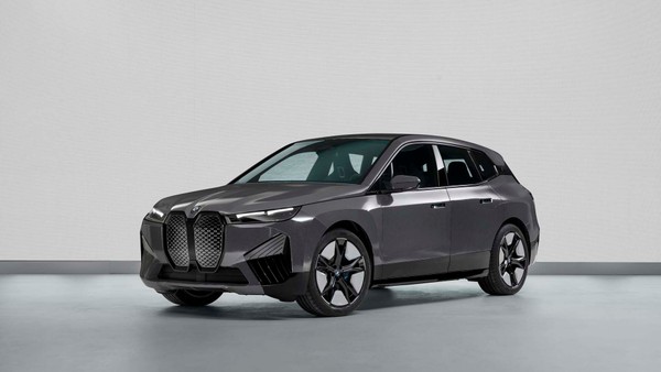 BMW unveils color-changing paint based on e-reader tech