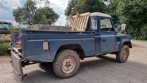 Drop-in electric conversion kit for Land Rover Defender: Make your own ...