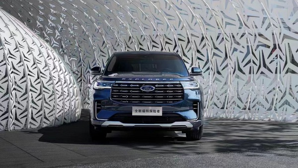 Ford Explorer receives new look, 27-inch touchscreen in China