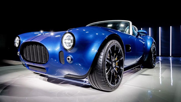 Modern AC Cobra GT Roadster debuts with over 650 hp