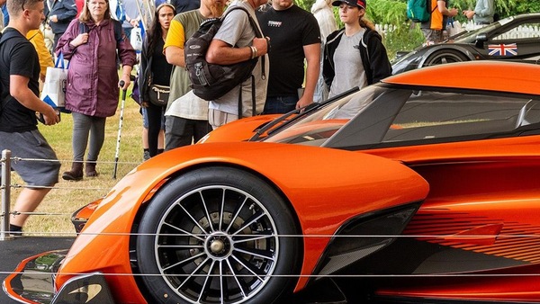 Watch the McLaren Solus GT and its screaming V-10 at Goodwood