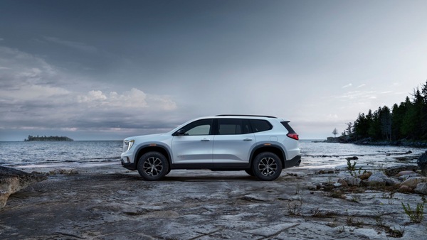 2024 GMC Acadia AT4 hot-swaps for turbo-4, comely new look
