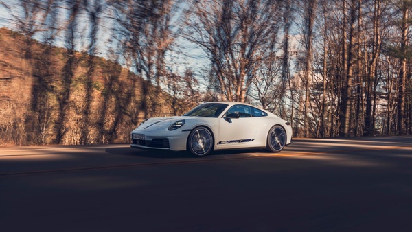 Review: 2025 Porsche 911 Carrera T evokes the past without provoking ...