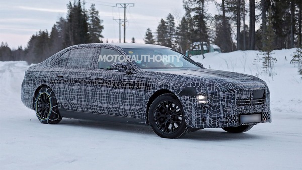 2027 BMW 7-Series spied with major update