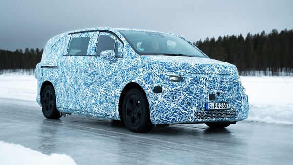 Mercedes electric midsize van tests in the snow, gas version to follow