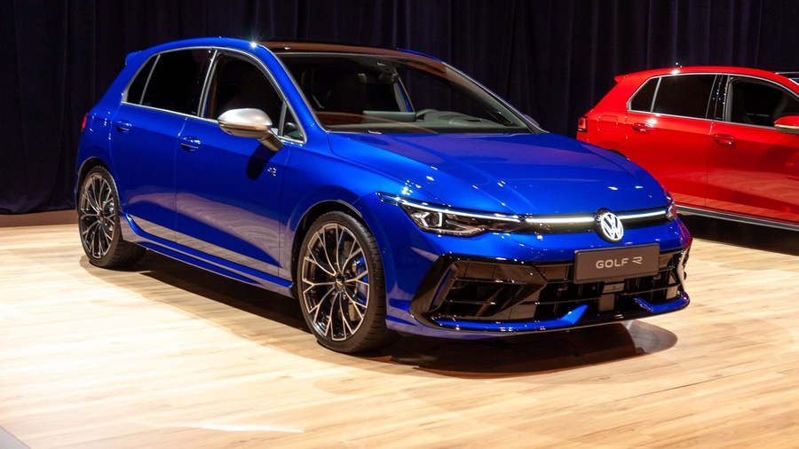 2025 VW Golf GTI Clubsport bows with 296 hp