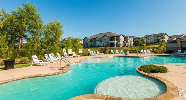 Park at Briggs Ranch Reviews - San Antonio, TX | 5525 Mansions Bluffs ...
