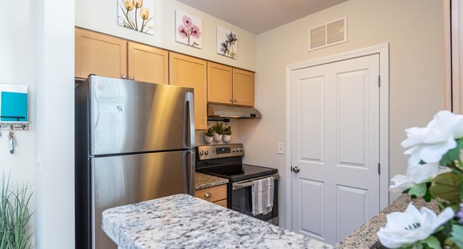 Parkside Commons Reviews - Chelsea, MA | 100 Stockton Street | 485 ...